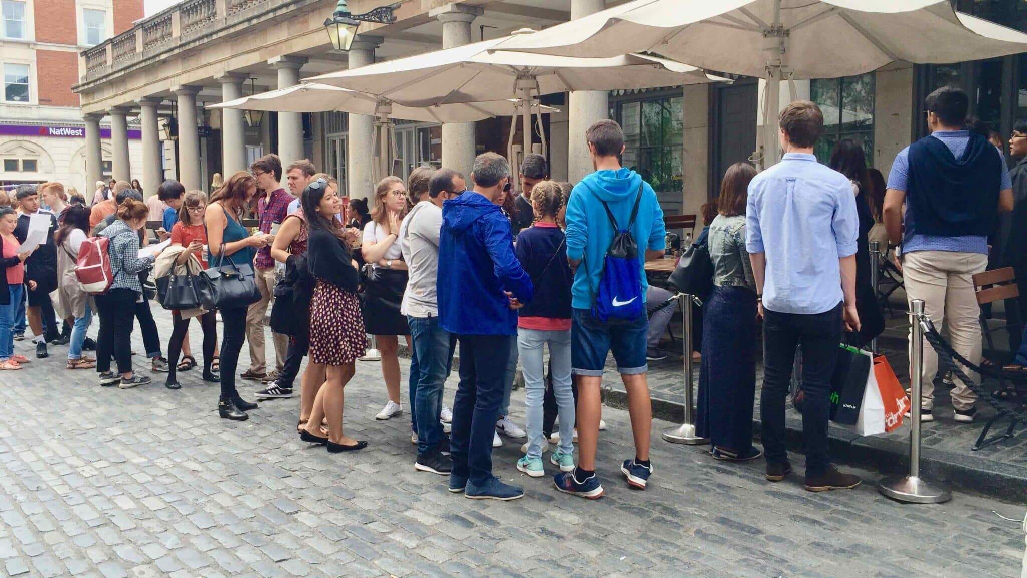 Fila de espera no restaurante? Veja como não perder clientes